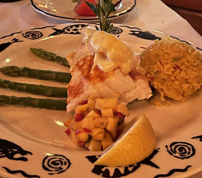 Seafood gets the royal treatment with this Oscar-style preparation. The hollandaise sauce practically demands you write it a thank-you note.