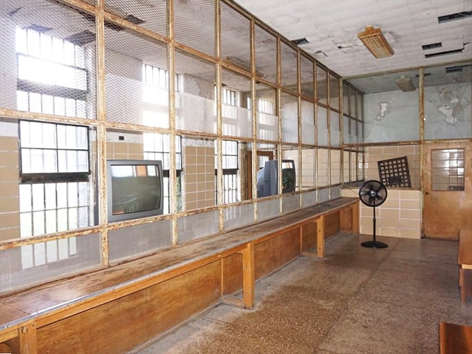 Not exactly your friendly neighborhood coffee shop. This visiting area, with its mesh barriers, reminds us how prison design evolved over the decades.