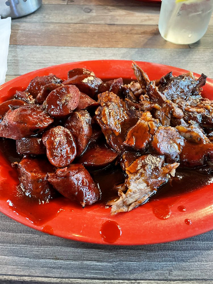 Links and brisket sharing a plate like old friends at a reunion. The sauce isn't just a condiment&mdash;it's part of the conversation.