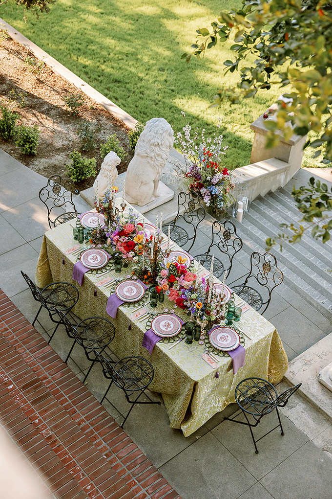 Garden dining fit for royalty&mdash;or anyone who appreciates stone lions standing guard while they enjoy their avocado toast in paradise.