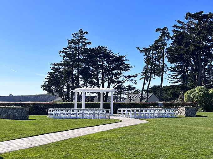 Not all wedding venues are created equal&mdash;this oceanfront ceremony space practically guarantees photobombing by breathtaking Pacific views.