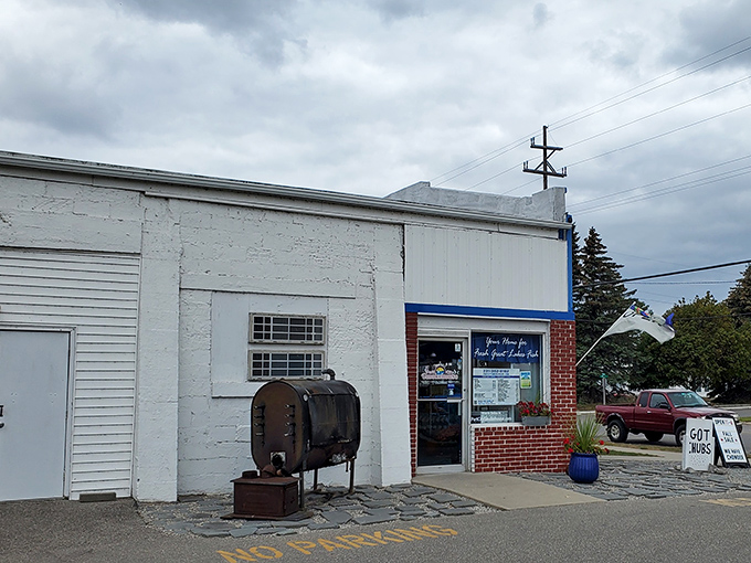 Port City Smokehouse sits ready to turn your hunger into pure lakeside satisfaction without the tourist markup.