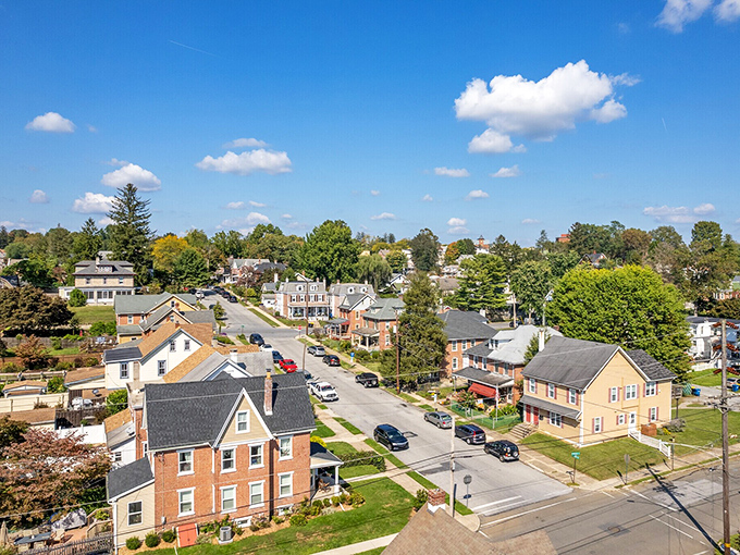 Beyond downtown, Kennett's residential streets offer their own kind of eye candy&mdash;architectural delights that tell stories of the town's rich history.