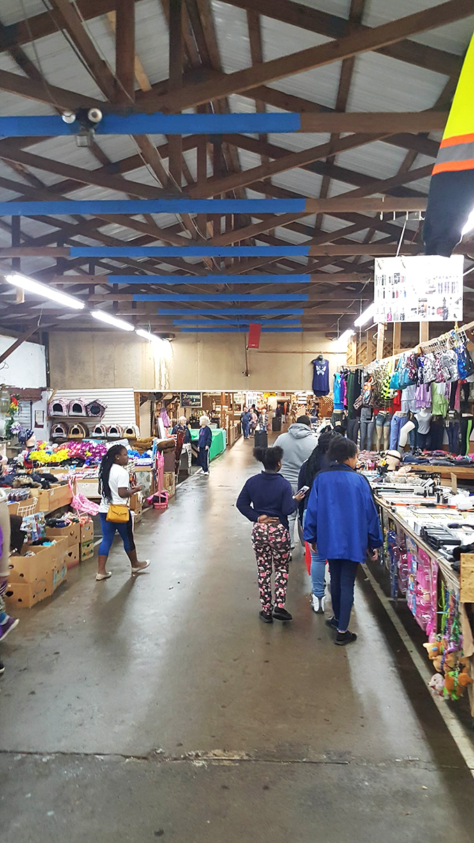 The covered shopping areas offer blessed shade and endless browsing opportunities. That blue barrel probably has a story&mdash;everything here does.