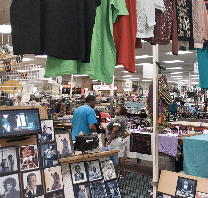 The market's true character emerges in these impromptu exchanges between vendors and shoppers &ndash; commerce with conversation, the old-fashioned way.