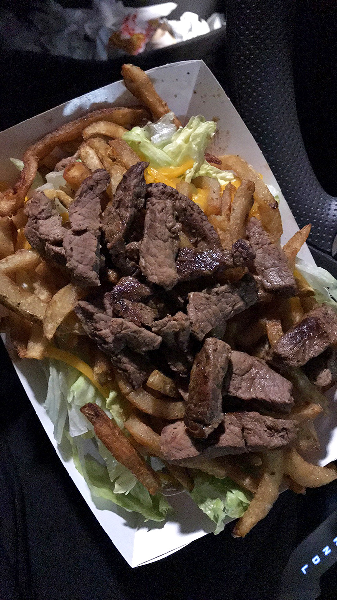 Steak salad: where "I should probably eat something healthy" meets "but I still want to enjoy my life." The perfect compromise that feels like no compromise at all.