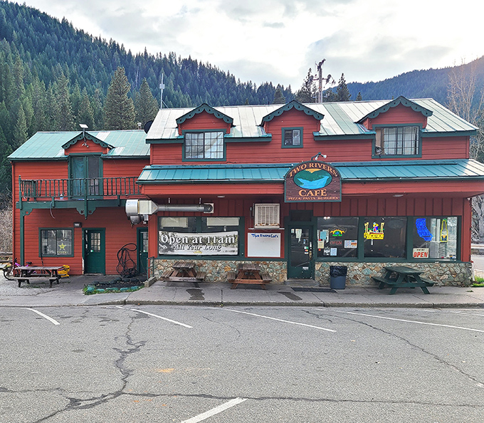 Two Rivers Cafe isn't just serving food; it's dishing up comfort with a side of Sierra Nevada charm in a building that's seen more history than your history teacher.