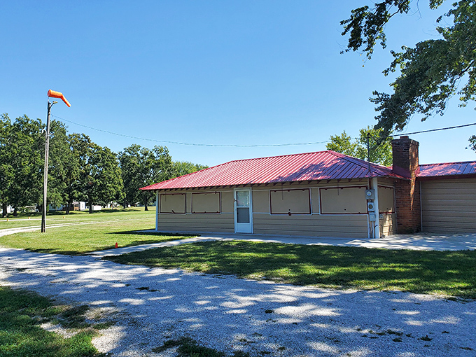 This unassuming building stands ready to welcome goose enthusiasts, proving that grand attractions don't always require grand visitor centers.
