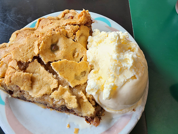 Apple pie &agrave; la mode&mdash;where flaky crust meets creamy vanilla ice cream in a dessert romance that would make Norman Rockwell reach for his paintbrush.