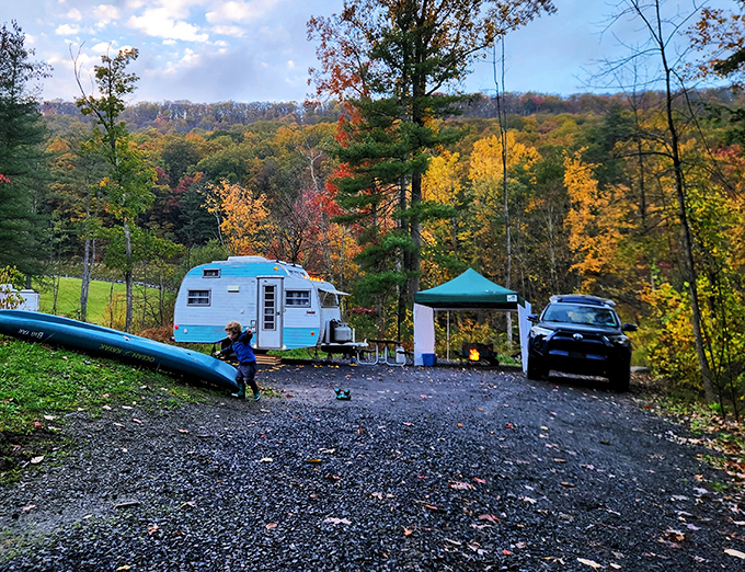 Glamping goals achieved! Fall's fiery backdrop makes this campsite look like it was plucked straight from a travel magazine.