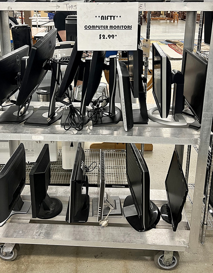 "Nifty" computer monitors at prices that'll make your wallet smile. Technology's march forward means yesterday's screens become today's incredible deals.