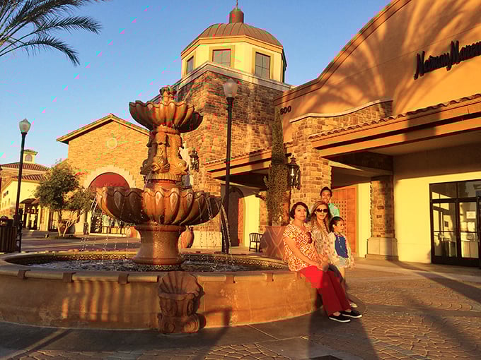 That golden hour glow makes even outlet shopping feel cinematic. The fountain: perfect for rest, reflection, and plotting your next store attack.