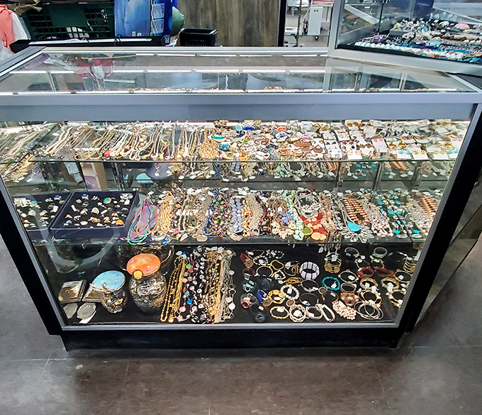 Treasure island in glass form&mdash;this jewelry case holds more stories than a small-town diner on Saturday morning.