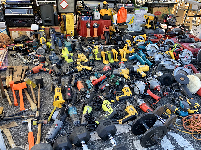 Tool paradise or hardware heaven? Either way, this DIY dreamland would make Tim Allen grunt with approval.