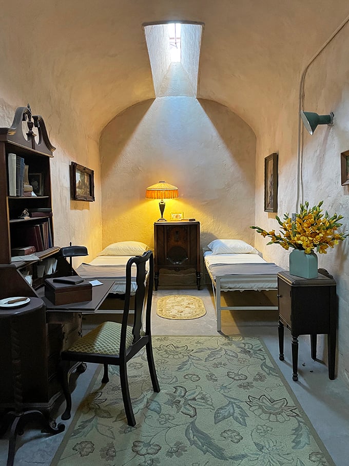 Al Capone's cell looks more like a cozy studio apartment. Even in prison, the notorious gangster managed to secure the finer things in life.