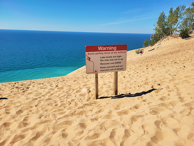 Nature's most beautiful trap. The sign essentially translates to: "What takes 5 minutes down will take 2 hours up... if you're lucky."