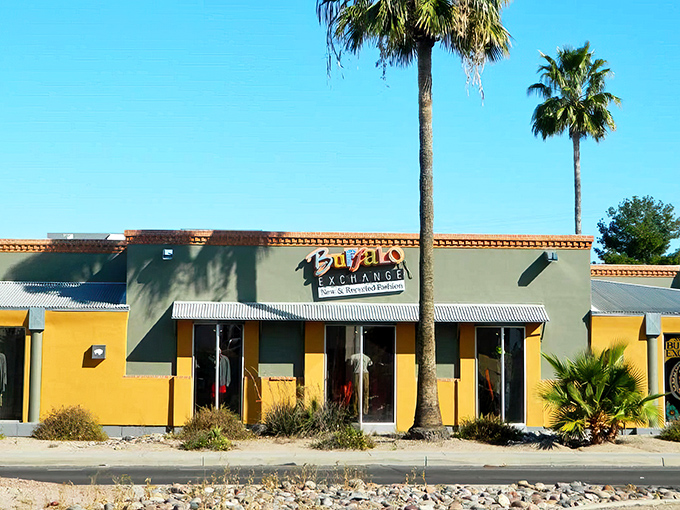 Those palm trees and bright colors scream "fun shopping adventure starts right here!"