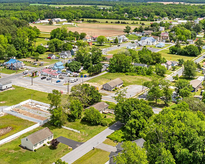 Ellendale's wide open spaces remind you that elbow room doesn't have to cost a fortune.