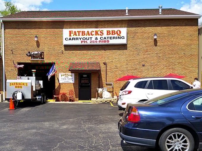Those playful pig cutouts on the wall prove great barbecue doesn't take itself too seriously.