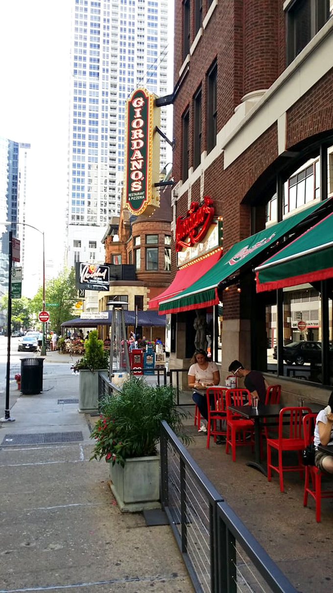 That vintage neon sign has probably guided hungry pizza pilgrims for decades of deliciousness.