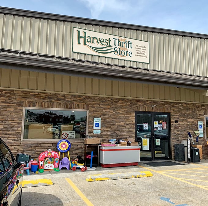 Amish country meets bargain hunting! Those toys outside promise treasures within this unassuming gem. 