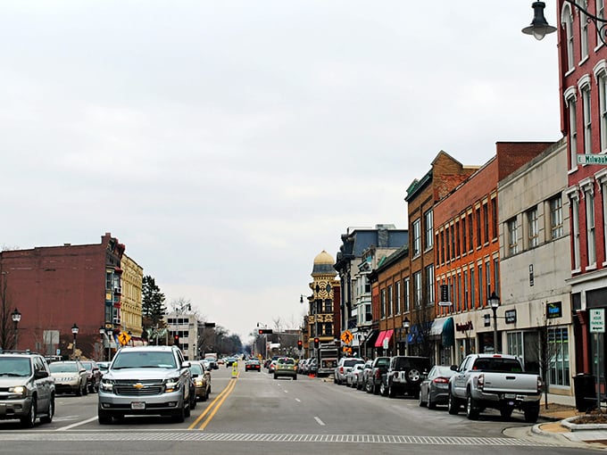 The heart of downtown welcomes visitors with wide sidewalks and storefronts that still believe in the art of window displays.