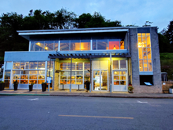 Modern glass and steel prove that sustainable seafood can look as good as it tastes.