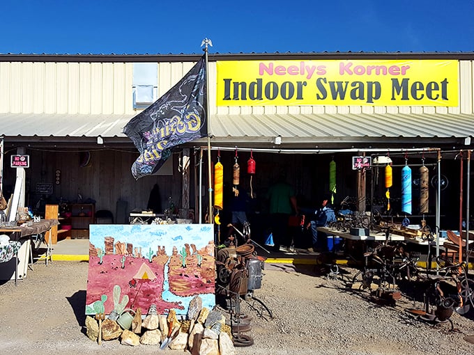 Indoor comfort meets outdoor adventure! Neely's Korner offers the best of both worlds for year-round treasure hunting.