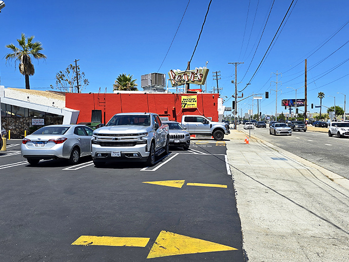 Space-age architecture meets timeless breakfast comfort &ndash; only in Los Angeles could this combination work so perfectly.