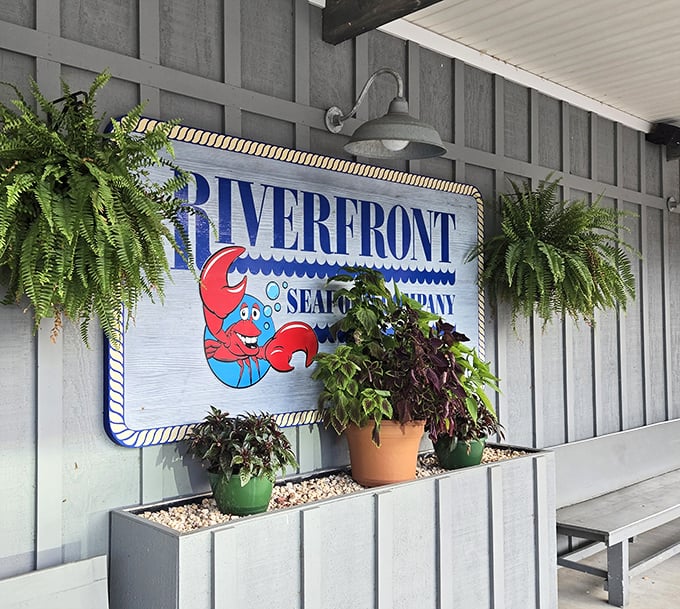 That cheerful cartoon lobster promises good times – and this gray building definitely delivers on that promise.