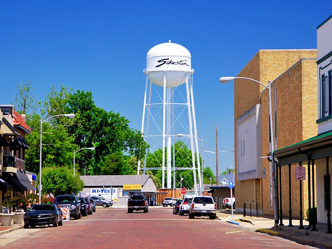 Sikeston's water tower stands tall like a lighthouse guiding you to affordable living. 