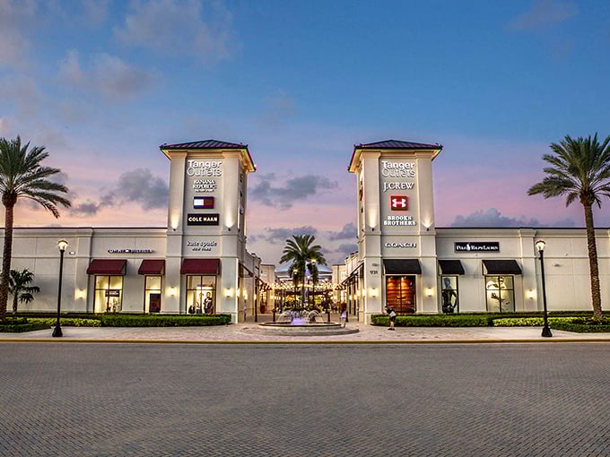 Discover The Florida Mall indeed! That entrance sign might as well say "Prepare your wallet for happy confusion."