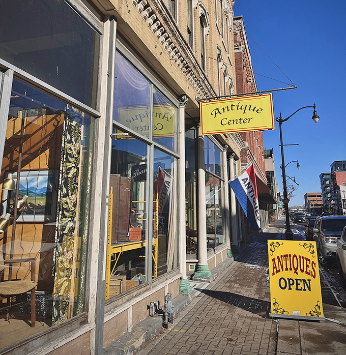 Downtown charm meets vintage paradise on La Crosse's historic streets. Window shopping never looked so temptingly nostalgic!