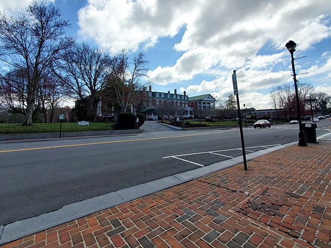 Abingdon's historic streets invite leisurely strolls and shopping that won't drain your retirement fund.