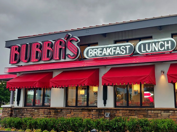 This retro diner aesthetic makes you want to order chicken while humming Buddy Holly tunes.