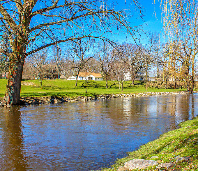 Sparkling waters create the ultimate backdrop for Cambridge's picture-perfect calming views.