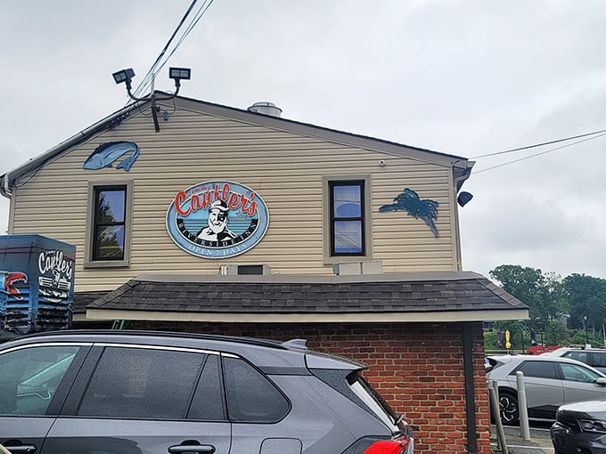 Dockside dining at its finest - where working boats and weekend warriors share Annapolis harbor magic.