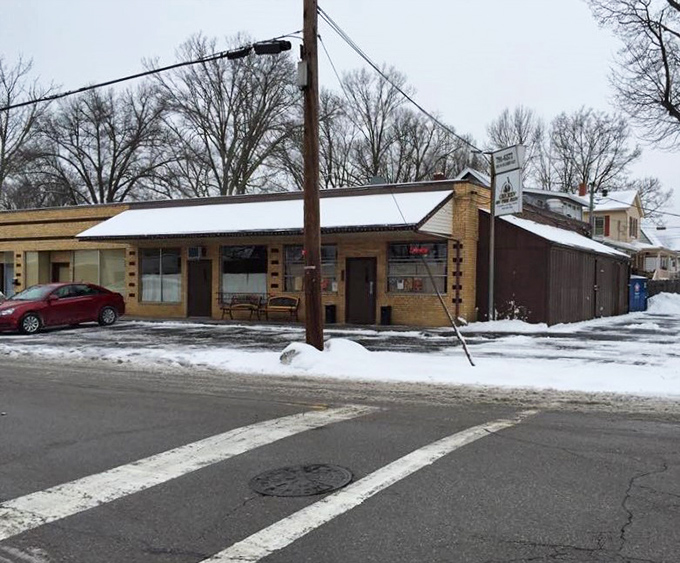 Small building, big flavors - this Cincinnati gem proves that great chicken doesn't need fancy digs to shine.