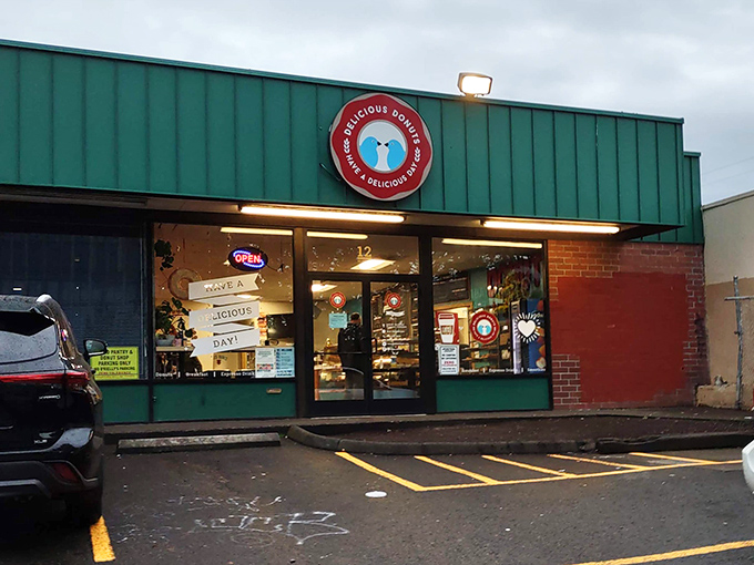 The teal and red exterior of this Portland favorite promises exactly what the sign says &ndash; truly delicious donuts inside.