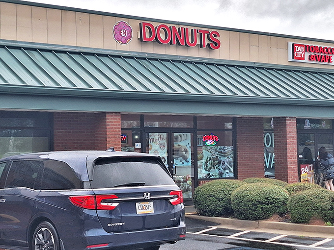 Simple outside, spectacular inside! EN's modest exterior is the Clark Kent disguise for their Superman-level donuts.