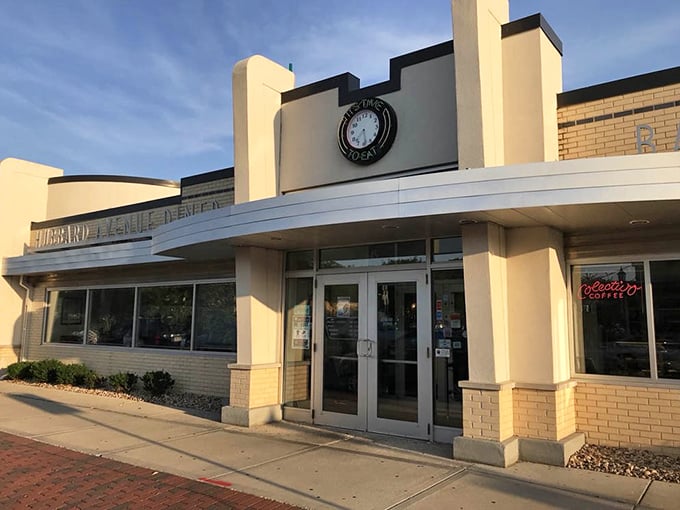 That clock on Hubbard Avenue Diner isn't just decoration&mdash;it's telling you it's time for pie. Always time for pie.