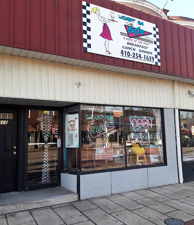 The 50s live on through crispy bacon and fluffy pancakes served with genuine old-school charm.