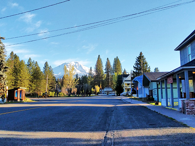 When small town charm meets mountain majesty, you get picture perfect streets that belong on vintage postcards from California.