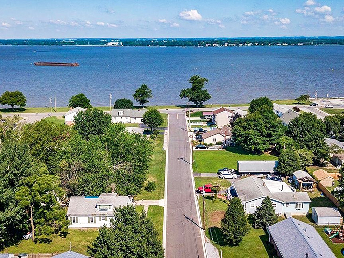 Pennsville's waterfront homes offer million-dollar views at prices that won't make your Social Security check wave a white flag.