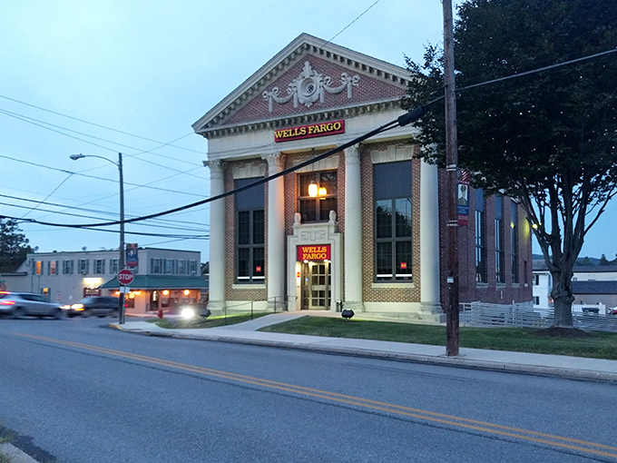 That classic Wells Fargo bank looks like it stepped out of a Norman Rockwell painting, doesn't it?