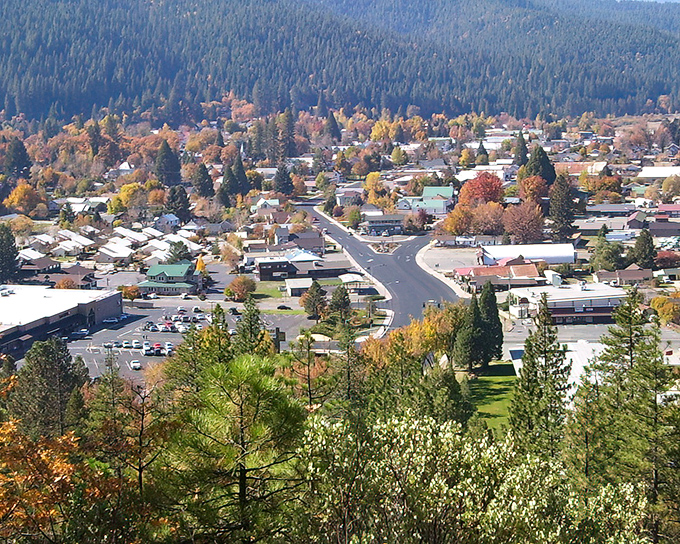 Small-town California at its finest - where everybody knows your name isn't just a TV show theme. 