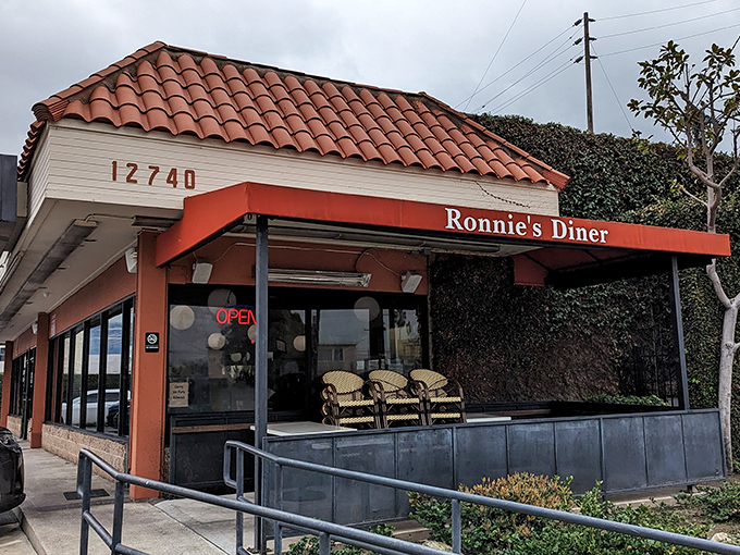 Classic diner vibes that would make the Fonz feel right at home ordering eggs.