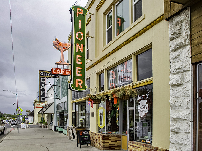 That neon Pioneer sign with its cheeky cocktail glass promises libations the way grandpa enjoyed them&mdash;strong and straightforward!