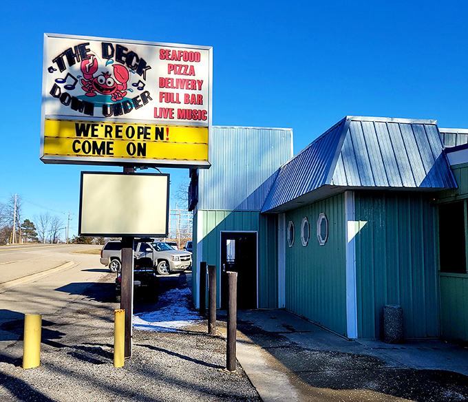Porthole windows and cartoon lobsters signal fun times ahead at this delightfully quirky roadside gem.