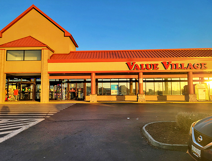 Look at that beautiful orange and yellow glow at sunset, practically calling out to evening shoppers driving past.